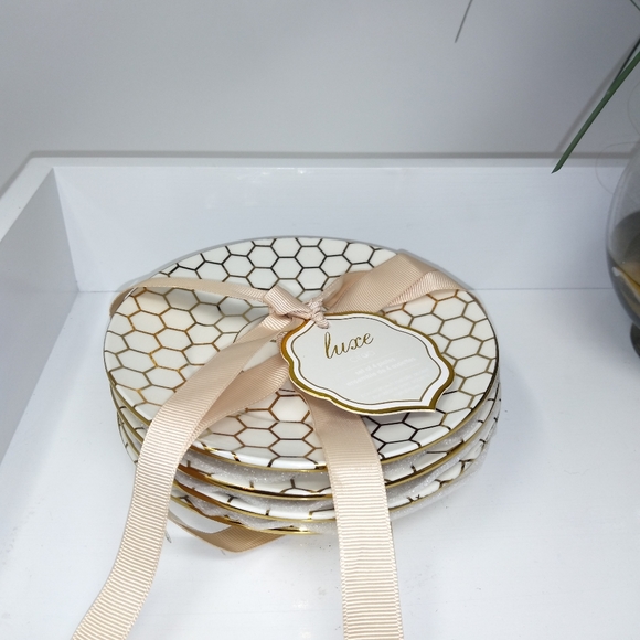 Luxe by Ciroa | Dining | Luxe By Ciroa Porcelain Honeycomb Saucers ...